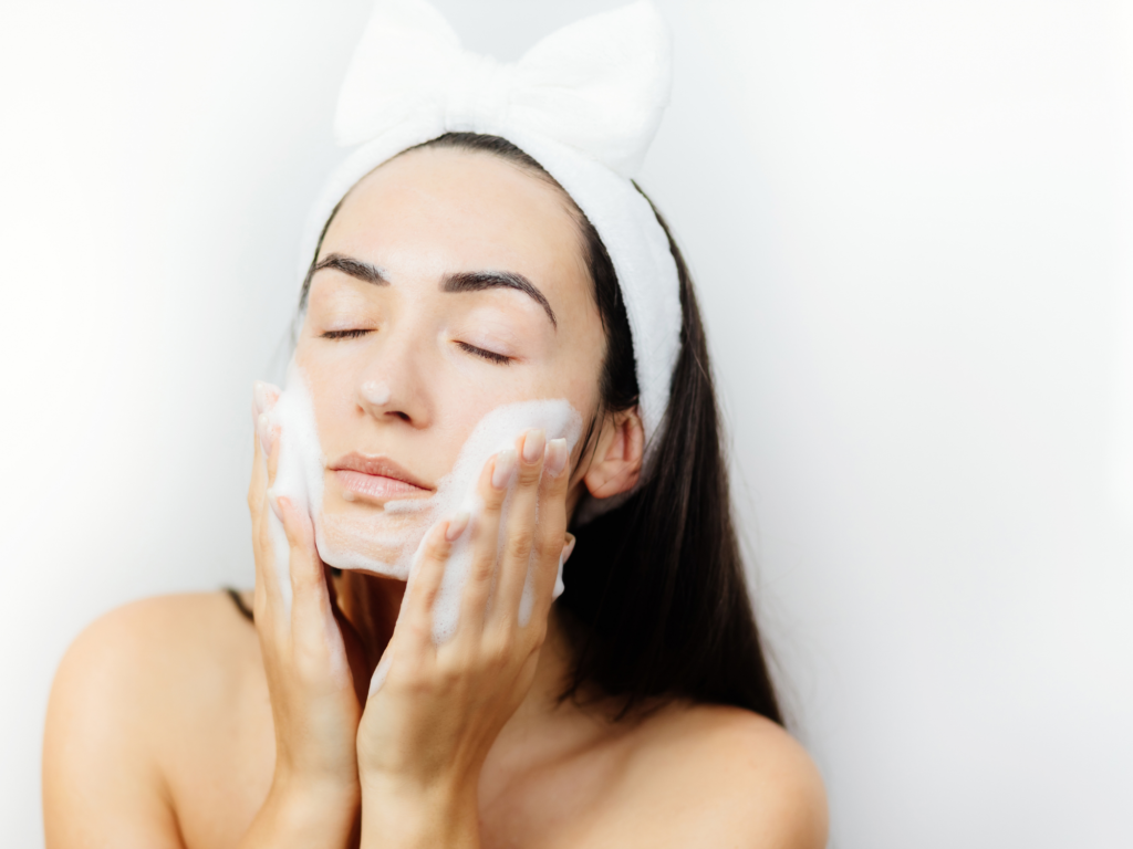 13 Best Face Washes for Dry Skin 2024 That Won't Strip Your Skin ...